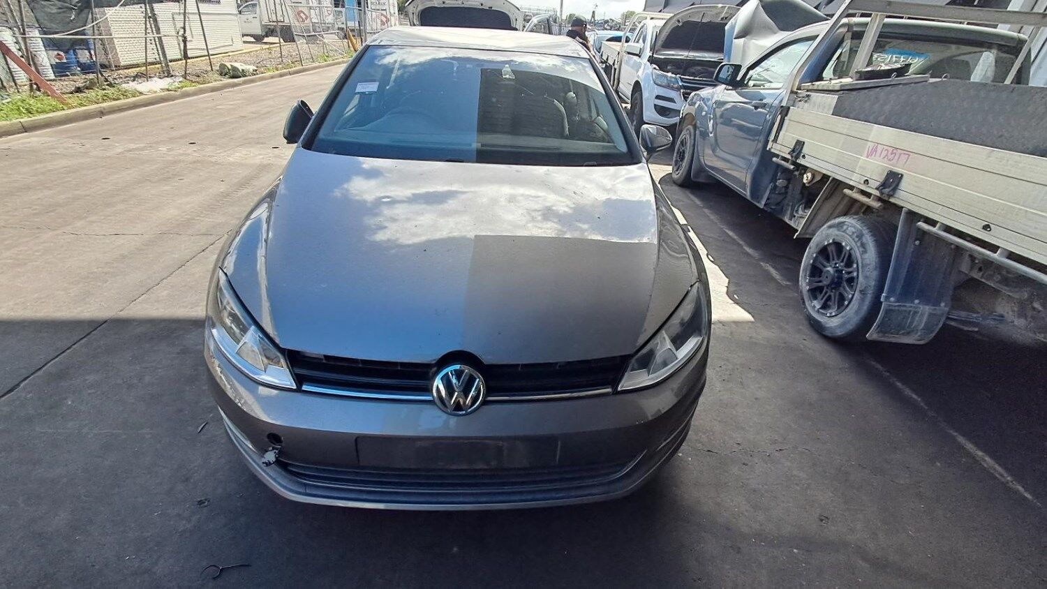 Volkswagen Golf Right Headlamp For Sale | Wholesale Car Parts